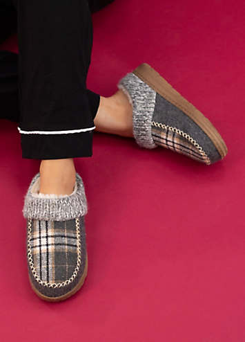 Lunar Emblaze Grey Slippers | Grattan