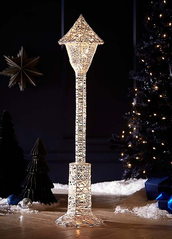 Outdoor Christmas Lamp Post The Lamp Post Will Be In My Dreams Tonight